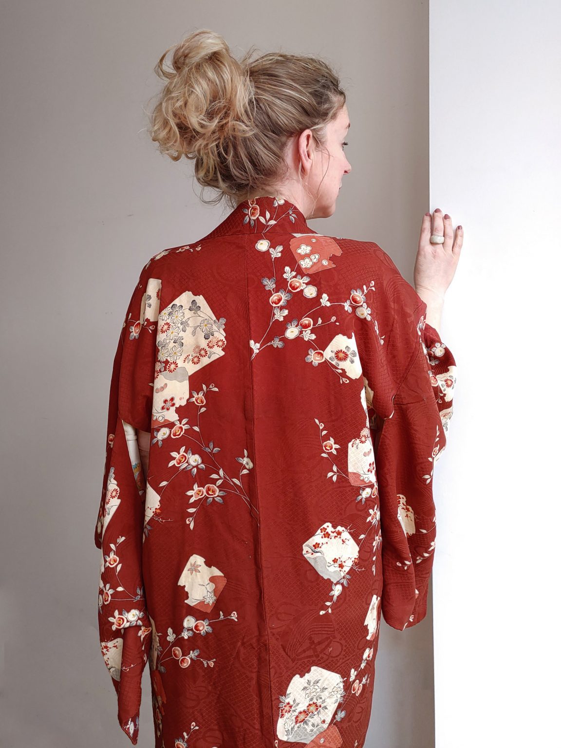 Hana – gorgeous long silk Kimono jacket in rusty red - natsukashii.nl