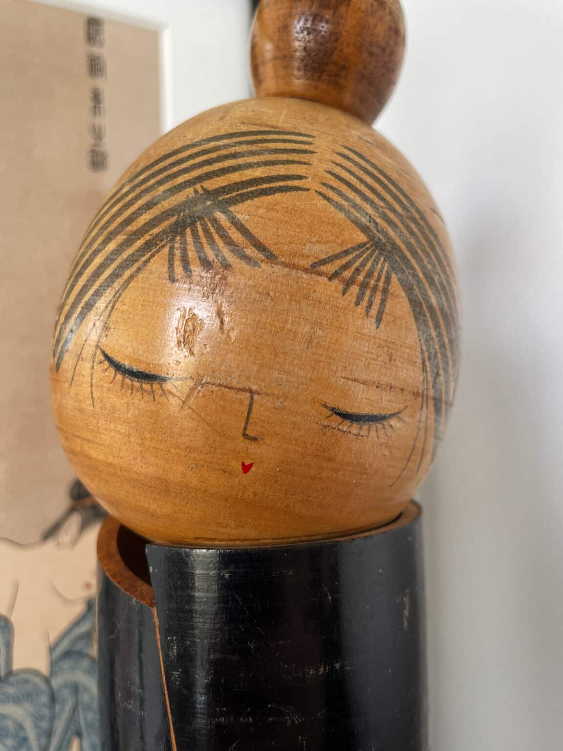 Small Kokeshi by Sato Suigai in green Kimono - natsukashii.nlnatsukashii.nl